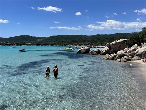 Strand von Santa Giulia gut besuchte Schönheit