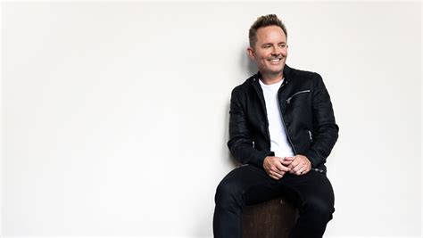 Chris Tomlin Releases Nobody Loves Me Like You Holy Roar Album Book