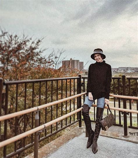 来夏さんのインスタグラム写真 来夏instagram「🍁 秋感増してきた〜🍂 ネットショッピングがトマラナイ🙃🛍 ほんとはグレーの