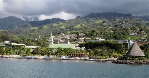 Tahiti Les jardins de Paofai sur le front de mer à Papeete