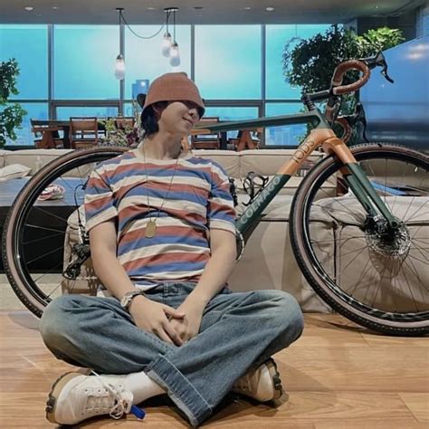 Pin De En Bangtan Chicos Famosos Dara Kpop Namjoon