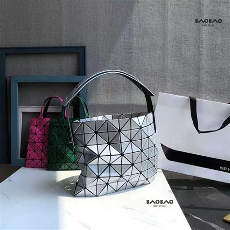 99新 二手 三宅一生 Issey Miyake Baobao Baguette 法棍包 腋下包 手提包 單肩包 銀色 蝦皮購物