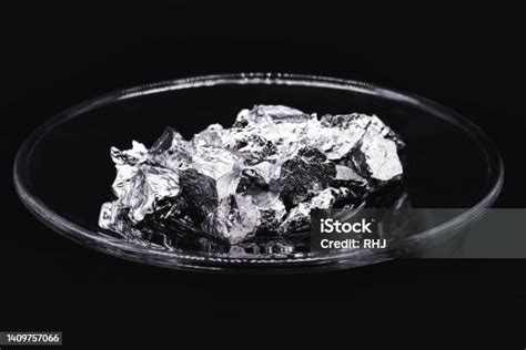 Fragmen Kromium Bijih Penggunaan Industri Unsur Kimia Logam Diisolasi Dengan Latar Belakang