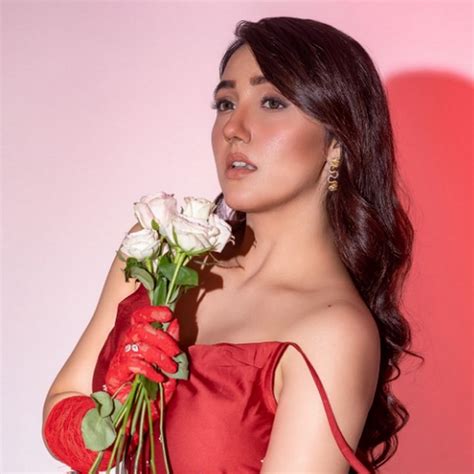 20 साल की अशनूर कौर का ग्लैमरस अंदाज