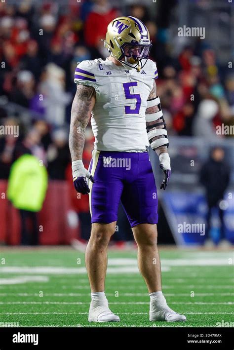 November 8 2025 Washington Huskies Linebacker Zach Durfee 5 During