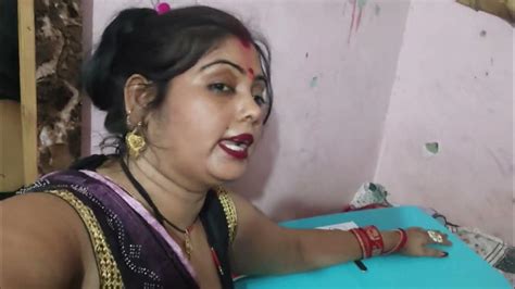 हेलो भैया आज मैं साड़ी पहन के वीडियो बनाएं प्लीज आप लोग कमेंट करें ऊपर
