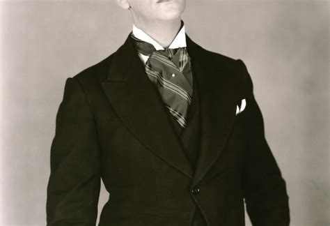 How To Tie An Ascot Scarf Knot Guide To Tying Mens Scarf Knots