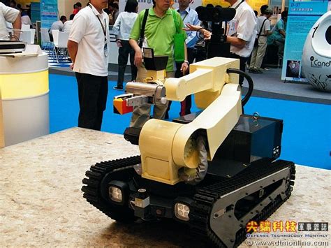 智慧型機器人是中科院一整合模組化之災害處理機器人運用技術包含機械電子系統整合技術伺服運動控制技術電子感測系統技術影像處理壓縮及傳輸技術