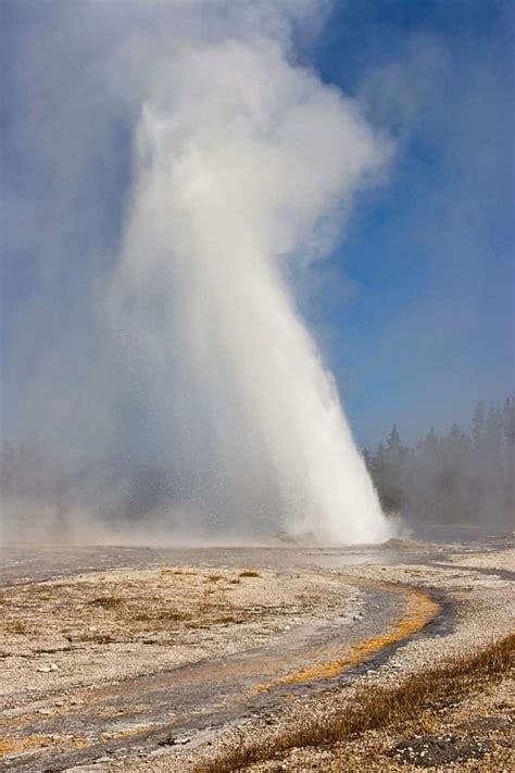 Guide To The Upper Geyser Basin In Yellowstone 5 Sections Trails