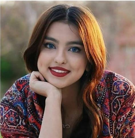 مرد در حال جان دادن بود که به داستانهای کوتاه و اموزنده