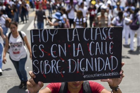 Estudiantes Protestan Por Crisis De Educación Pública En Colombia