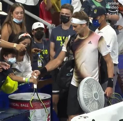 德國網球選手 Alexander Zverev 發火暴打裁判椅、辱罵髒話，遭取消資格後道歉：「我對自己感到失望！」 Juksy 街星