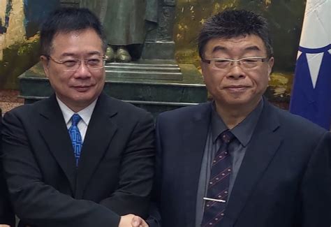 侯友宜民調墜到17 ！「正毅兄弟」對黨開炮：還自認拿生鏽小刀能打天下？
