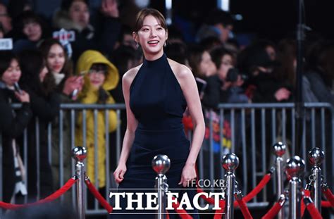 Tf포토 공승연 미모에 한번 뒤태 노출에 두번 깜짝 포토 기사 더팩트