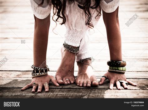 Woman Feet Front View Bmp Winkle