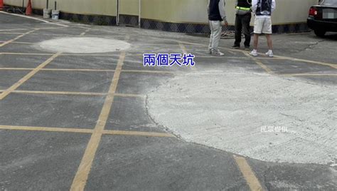 獨／台中沙鹿新建案周邊驚見2天坑 住戶房裂憂重演大直基泰塌樓