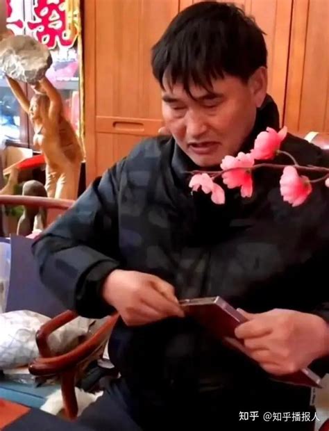 谁说农民歌唱家大衣哥是大老粗，戴上眼镜咱也是文化人 知乎