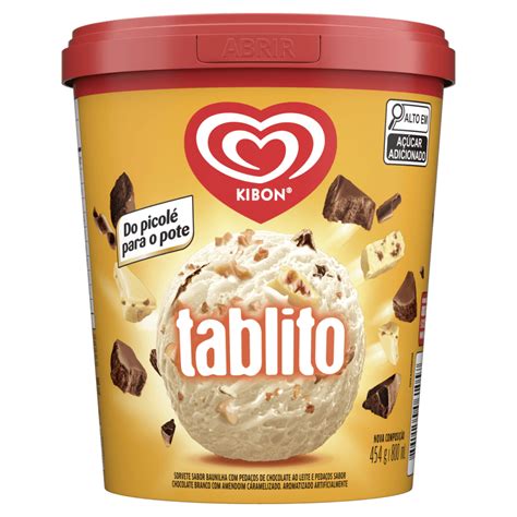 Sorvete Baunilha Com Pedaços De Chocolate Ao Leite E Pedaços De