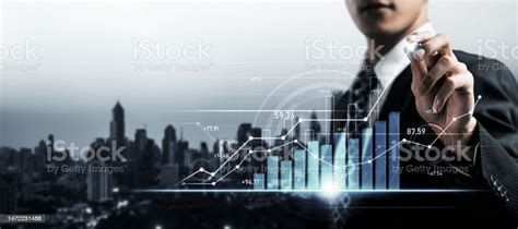 디지털 금융으로 일하는 사업가 지각 기술의 비즈니스 그래프 3차원 형태에 대한 스톡 사진 및 기타 이미지 3차원 형태 가격