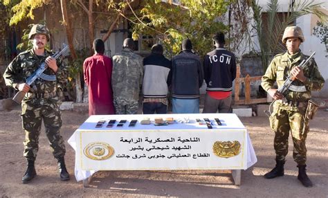اعتقال 8 أشخاص بشبهة دعم الإرهاب في الجزائر