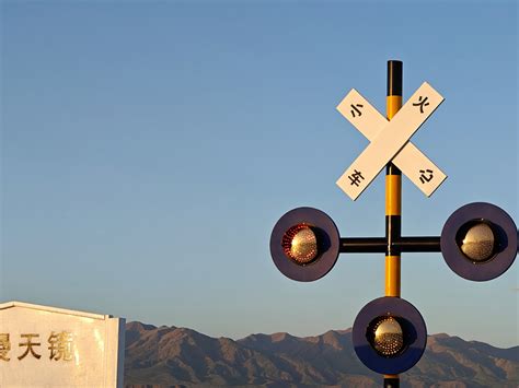 铁路道口 路标 盐湖 4K壁纸 4096x3072 4K风景高清壁纸 典雅壁纸