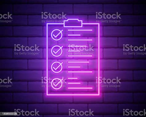 벽돌 벽 배경에 격리 된 체크리스트 아이콘빛나는 네온 라인 클립 보드 컨트롤 목록 기호입니다 설문 조사 또는 설문조사 피드백 양식 벽돌 벽에 격리된 벡터 일러스트레이션 0