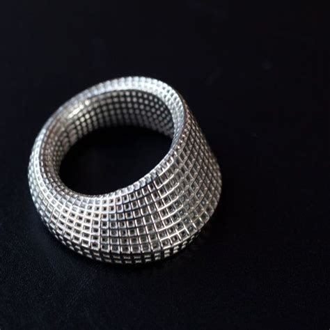 Stylish Mobius Shaped 3d Printed Ring Tribyz Chainmaille Pattern
