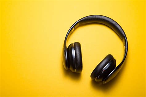 ヘッドフォン、 黄色の背景、 音楽、 Hdデスクトップの壁紙 Wallpaperbetter