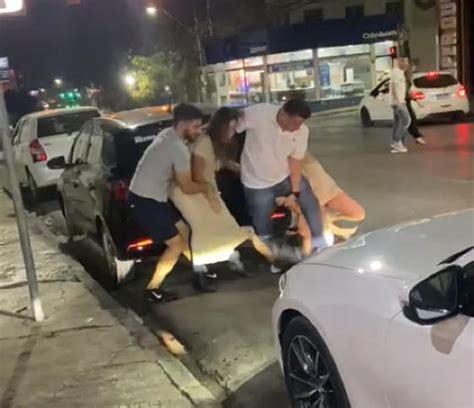 Vídeos mostram briga generalizada entre mulheres na avenida Isaac