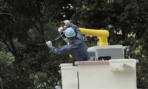 智驭未来，fanuc工业协作机器人引领电力新一轮变革发那科机器人