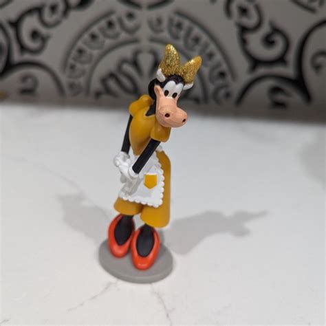Disney Toys Disney Clarabelle Cow Yellow Dress Pvc 4 Figure Cake