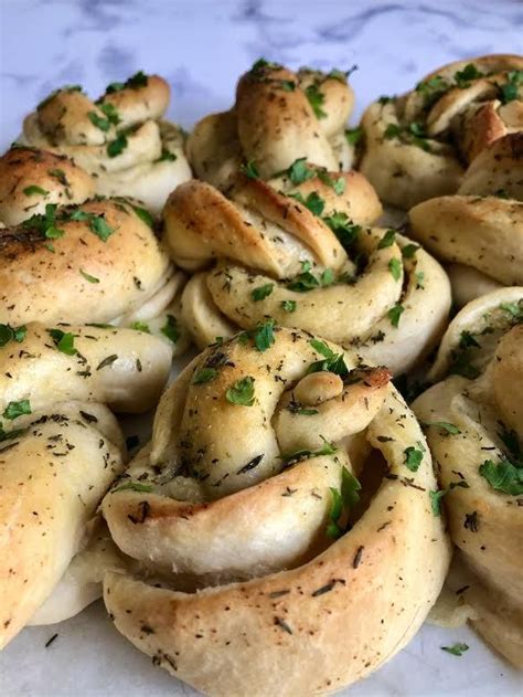Cheesy Garlic Knots Garlic Knots Basic Pizza Pizza Recipes Dough