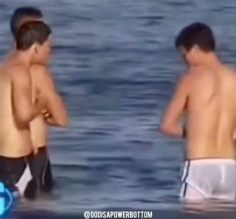 Bros Mostrandose La Pija En La Playa