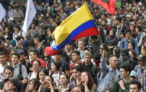 Así Se Desarrollan Las Marchas De Estudiantes En Bogotá Noticias Rcn