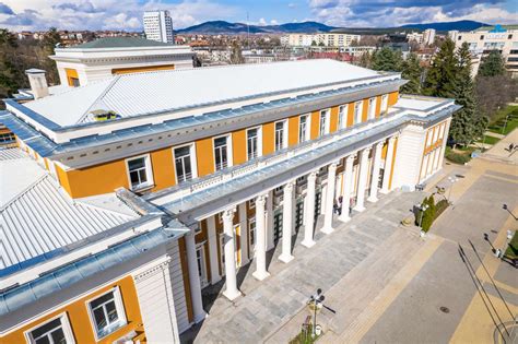 Дворецът на културата в Перник обновен Много сложен проект най трудното било да възстановят