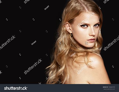 88437 Portrait Beautiful Dark Skin Woman Black Background Model Images