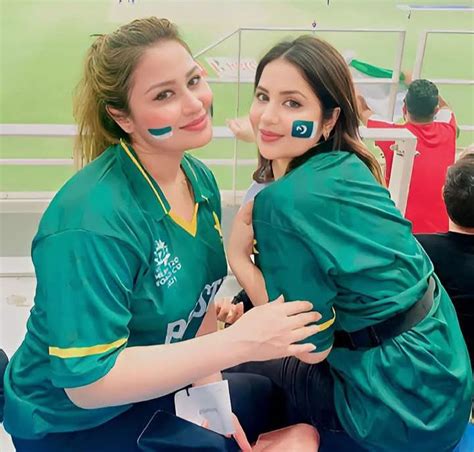 Sabrina ভালোবাসতে ইচ্ছে করে ঠিকই কিন্তু লাগে ভয় অভিনয়ের এই শহরে যে মুখোশেরই হয় জয়