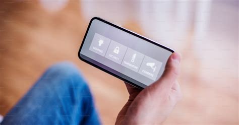 스마트 홈 제어 시스템이있는 스마트 폰 사진 Unsplash의 홈 오토메이션 이미지