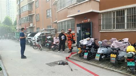 惊险！安阳一高层电缆井发生火灾，八旬老人被困澎湃号·政务澎湃新闻 The Paper