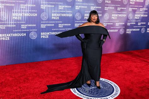 Lizzo Wows Fans At Met Gala In A Body Hugging Gown After Reaching Her