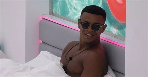 Love Island S Amber Davies Claims Everyone In The Villa Has Sex With The Lights On After Wes And