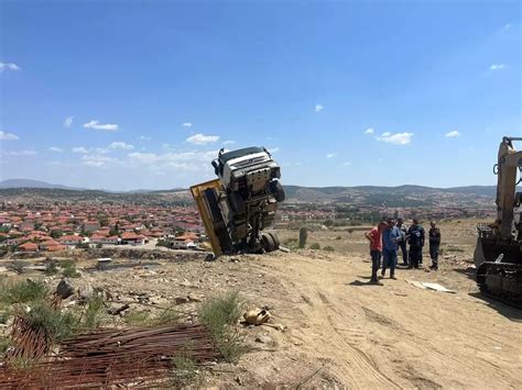 Manisa Da Hafriyat Kamyonu Kontrolden Karak Havada As L Kald Son Dakika