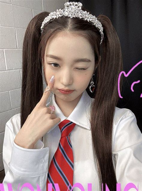 Kpop Girl Groups Korean Girl Groups Kpop Girls Crown Aesthetic Aesthetic Pictures Iconic