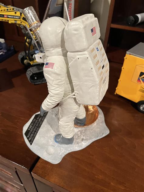 1 8 Scale Apollo Astronaut On The Moon R Modelmakers
