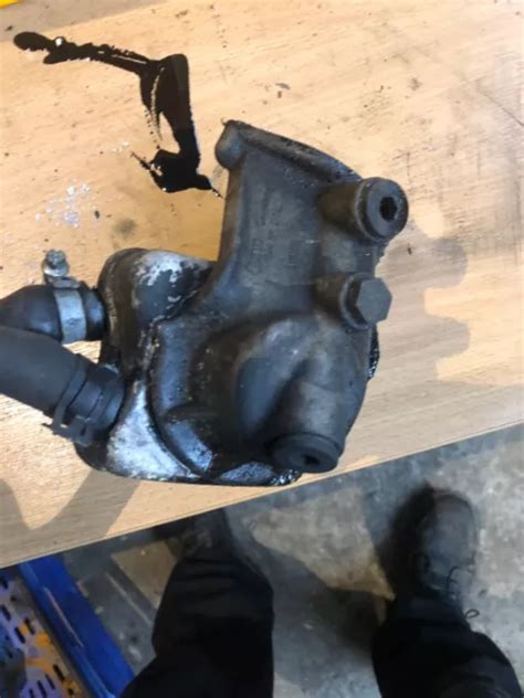 Vw T4 Transporter 1993 2 4 D Aab Engine Oil Filter Housing 074115405r £