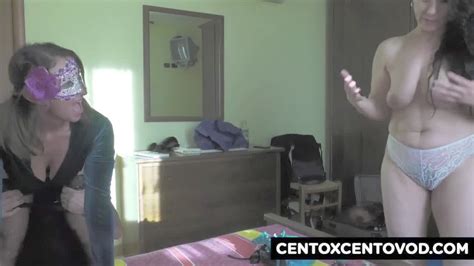 Scopata Di Guppo Con Due Siciliane Super Maiale Che Lo Prendono In Ass