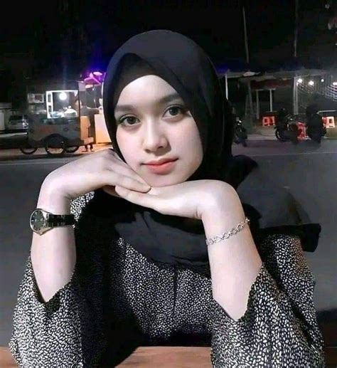 Pin Oleh Laba Di Hijaber Wanita Cantik Fotografi Wanita Kecantikan