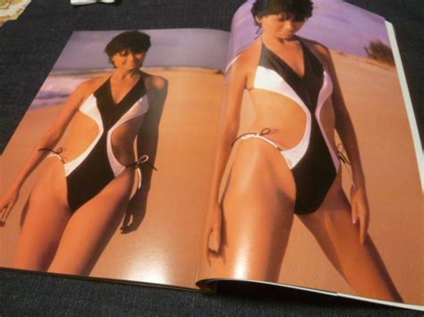 Yahoo オークション 綺麗です 山本リンダ 写真集 艶熱 1985年初版本