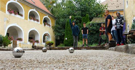 Hat napig a Balatonnál gurulnak a pétanque golyók barcsihirek hu