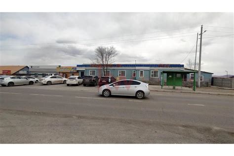 Эрдэнэт хот Баян Өндөрт төв зам дагуу үйлчлүүлэгчээ бүрэн татасан 420 мкв үйлчилгээний талбай